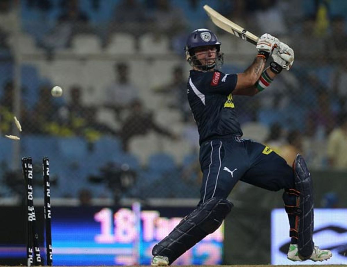 Shadab Jakati tosses the ball up | ESPNcricinfo.com