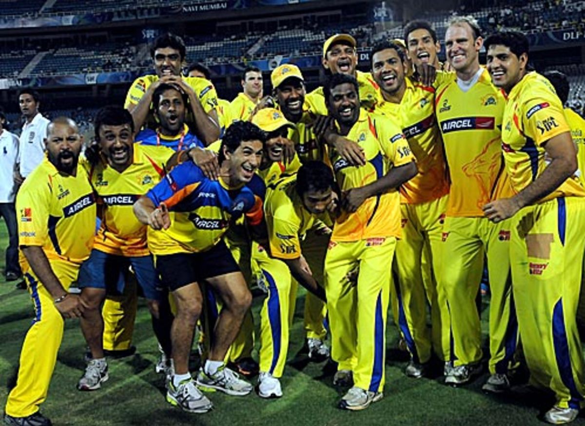 Lalit Modi presents the IPL trophy to MS Dhoni | ESPNcricinfo.com