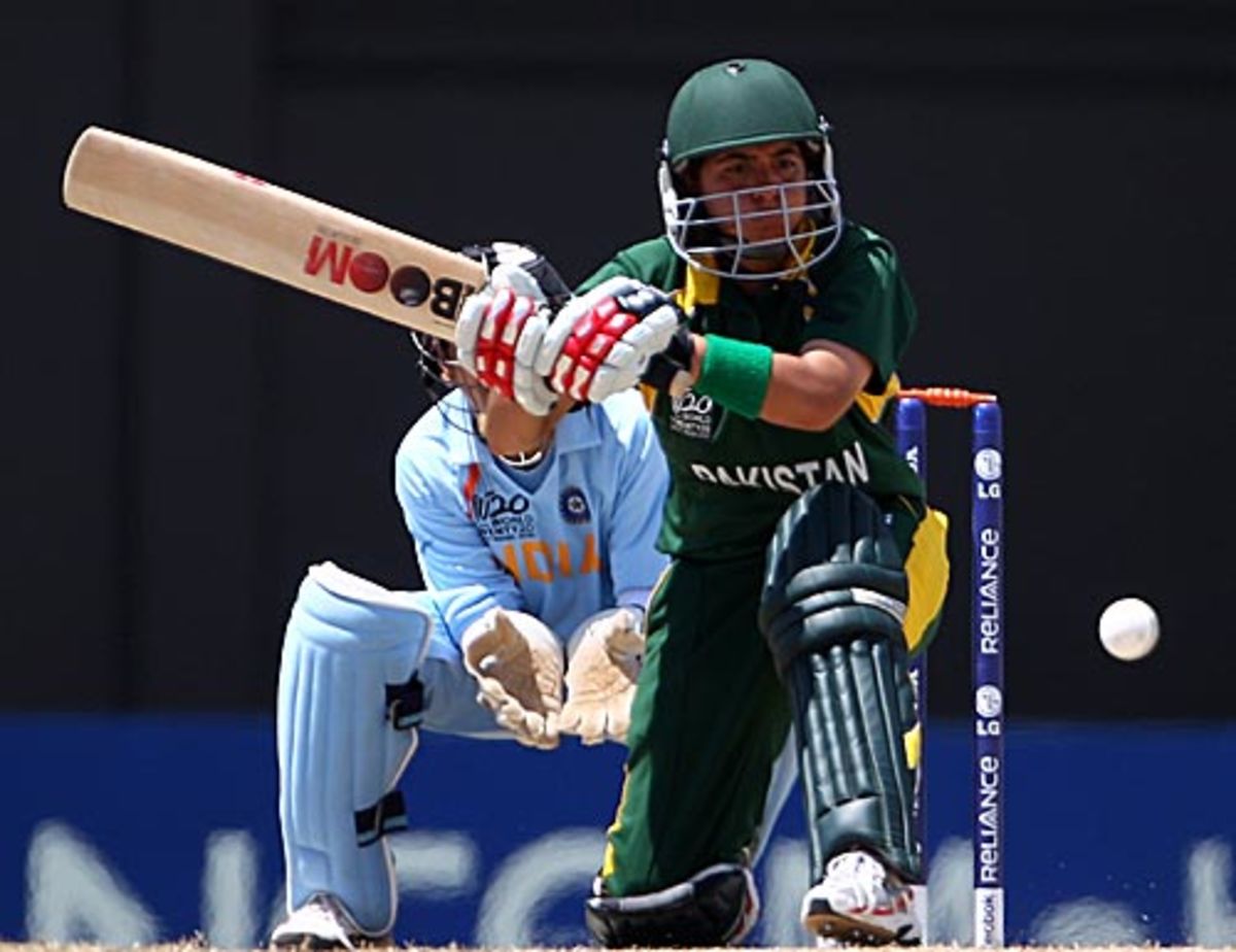 Sana Mir sweeps on her way to 35 | ESPNcricinfo.com