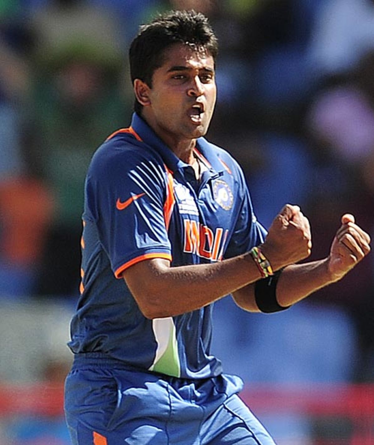 R Vinay Kumar celebrates the fall of Sanath Jayasuriya on debut ...