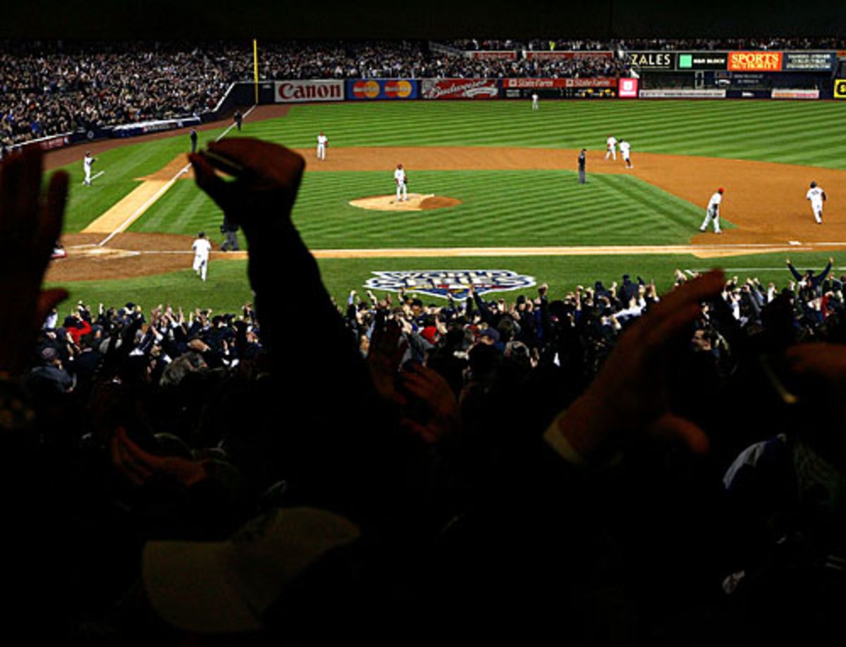 Fans cheer as Hideki Matsui | ESPNcricinfo.com