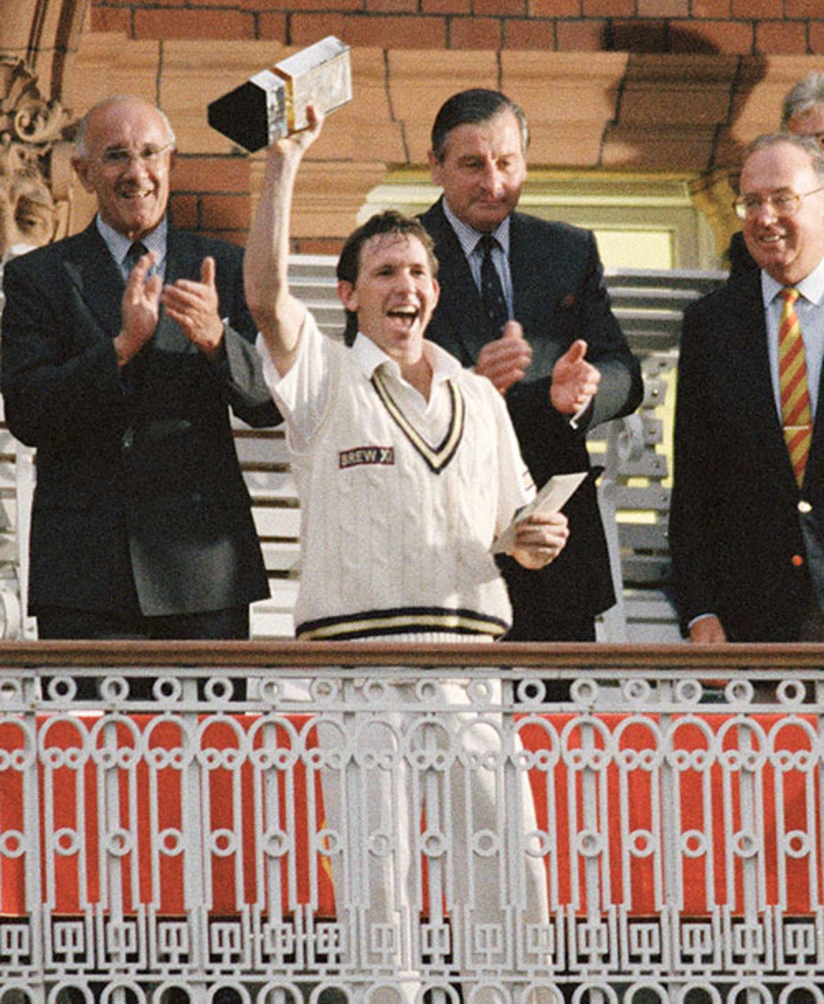 Dermot Reeve lifts the NatWest Trophy | ESPNcricinfo.com