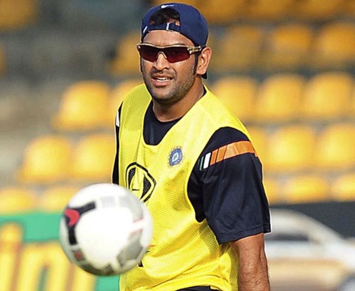 MS Dhoni plays a game of football | ESPNcricinfo.com