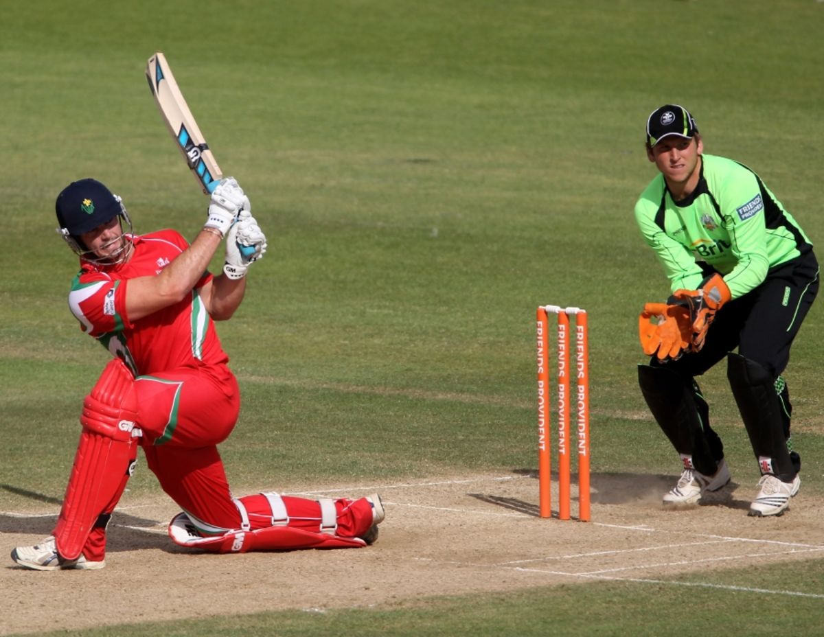 Tom Maynard guided Glamorgan's successful chase with an unbeaten 78 ...