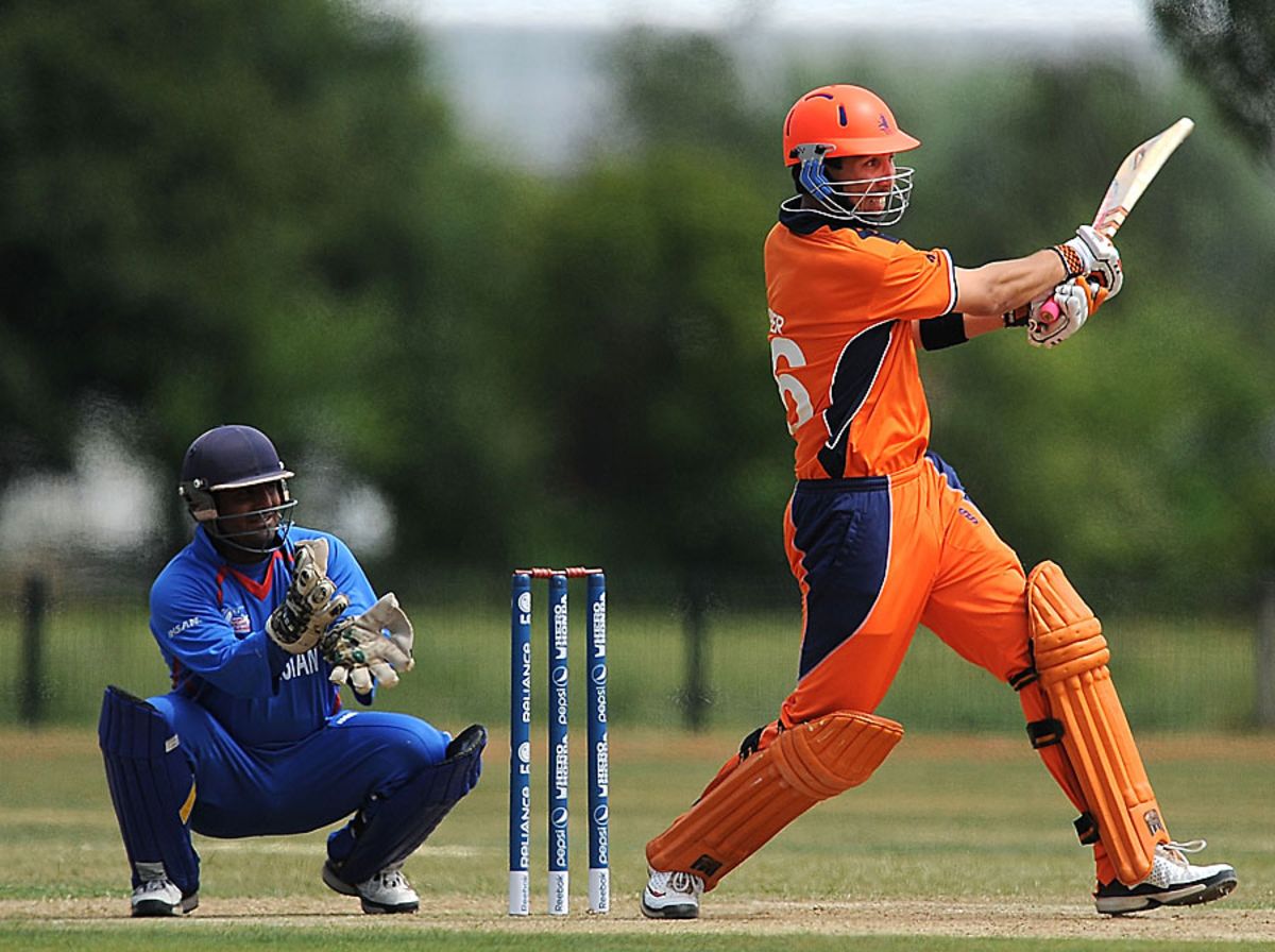 Tom Cooper pulls during his 101 | ESPNcricinfo.com