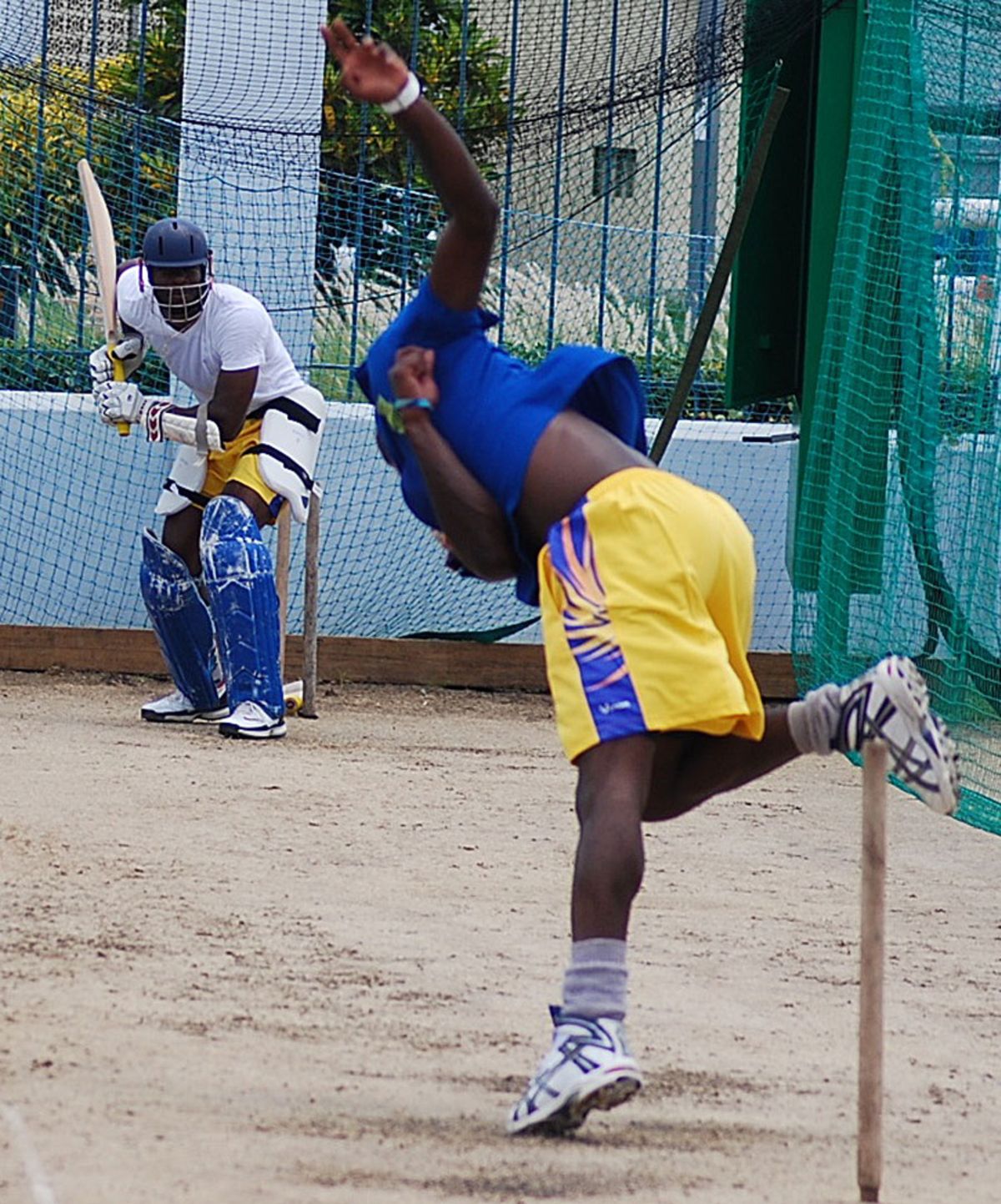Kirk Edwards faces up to Kemar Roach in the nets | ESPNcricinfo.com