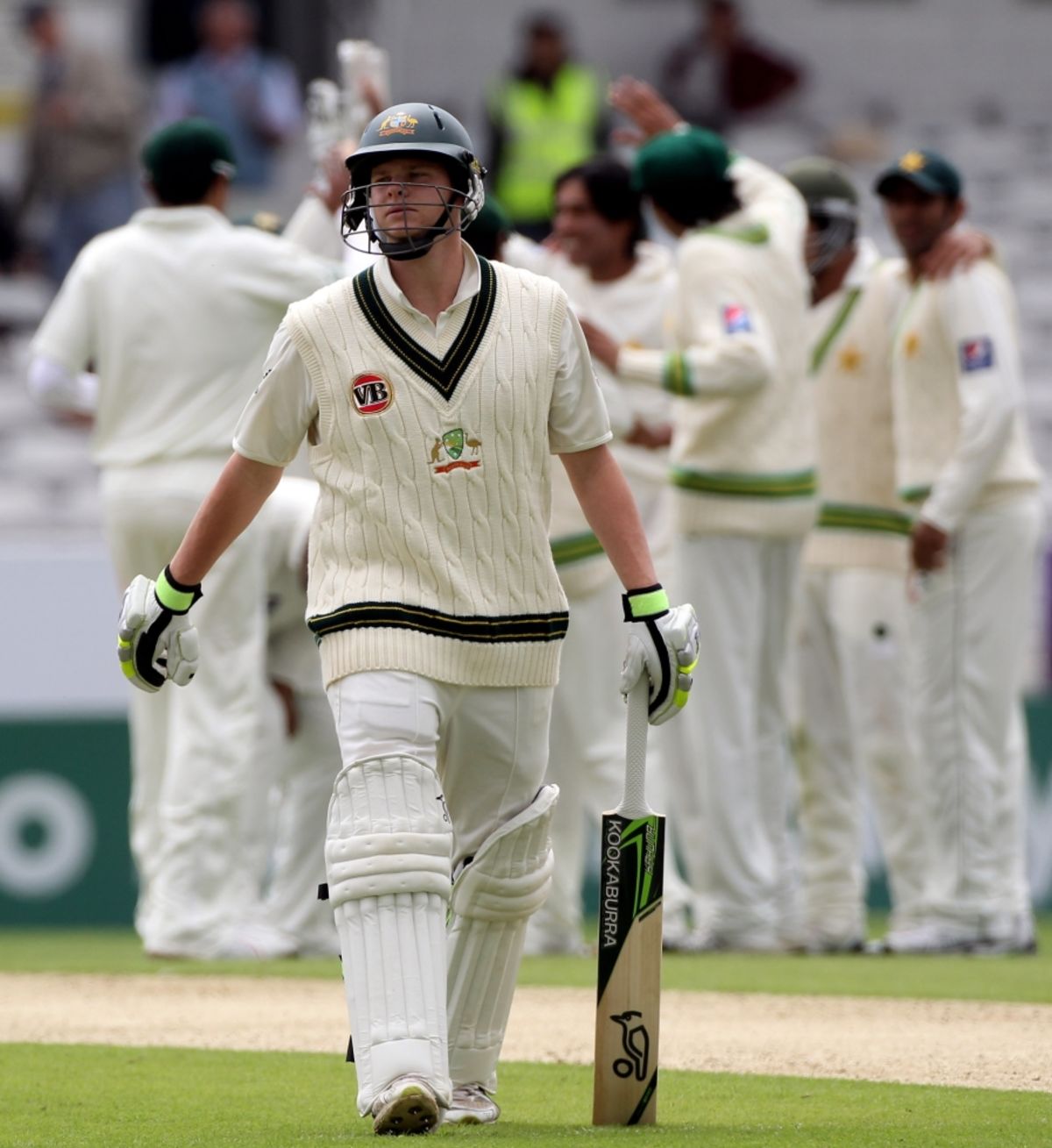 Steve Smith was bowled by Mohammad Aamer's first ball after the lunch ...
