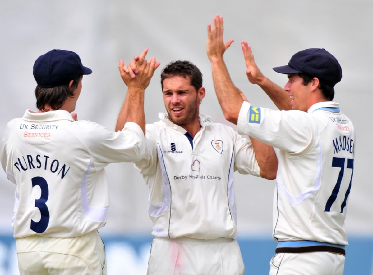 Greg Smith celebrates removing David Murphy first ball | ESPNcricinfo.com