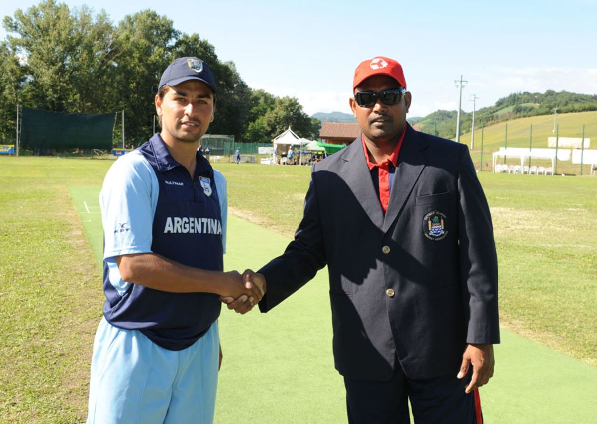 MS Dhoni and Suresh Raina prepare for the match against Sri Lanka ...