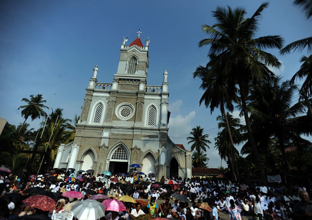 Sri Lankan Catholic devotees gather for mass on Good Friday ...