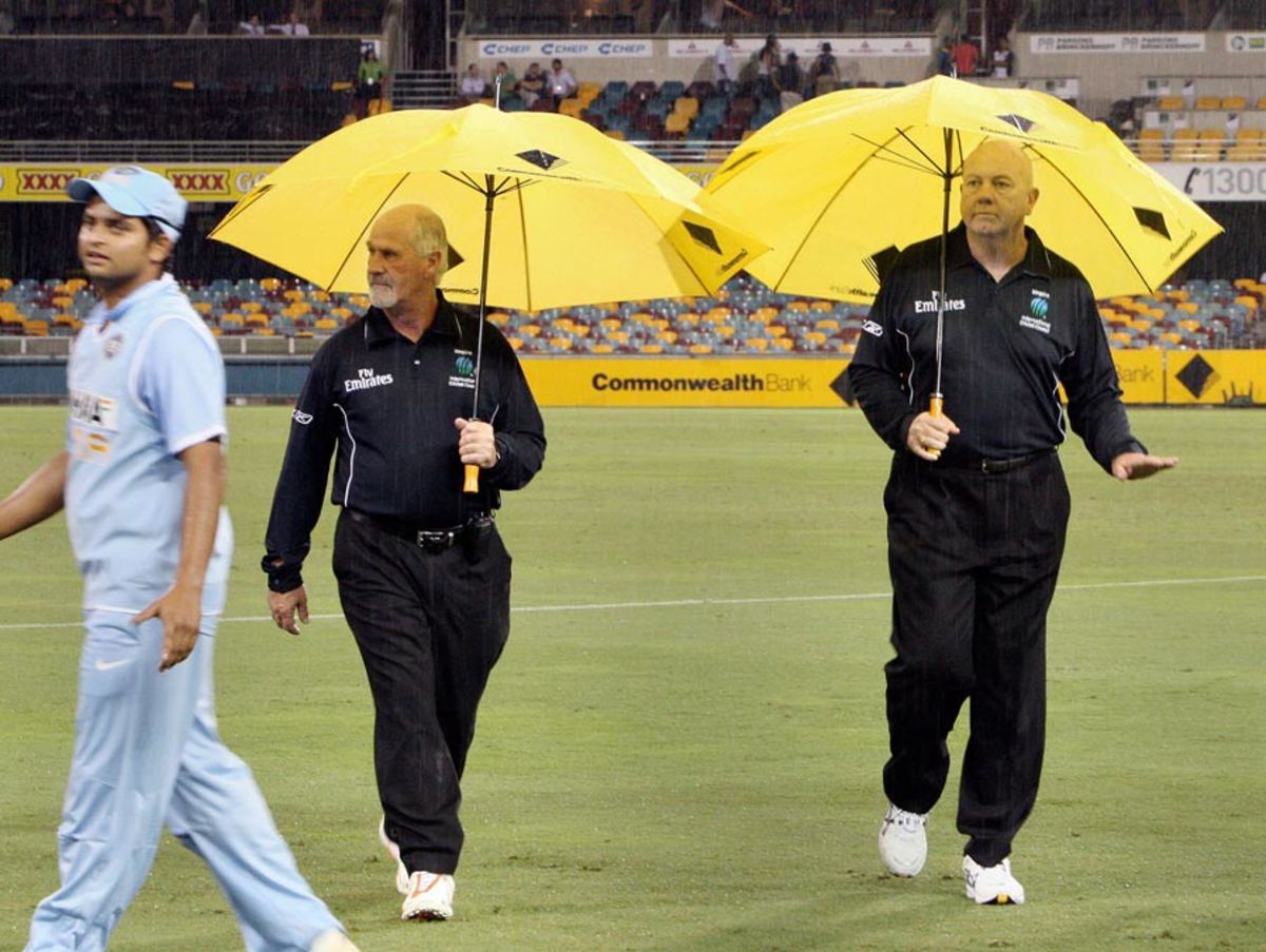 Habibul Bashar pulls off a sharp catch in training | ESPNcricinfo.com