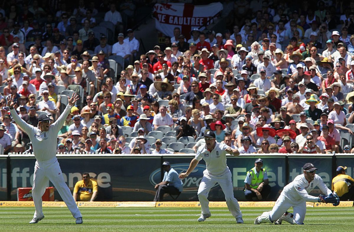 Graeme Swann and the England cricket team break out the 'sprinkler ...