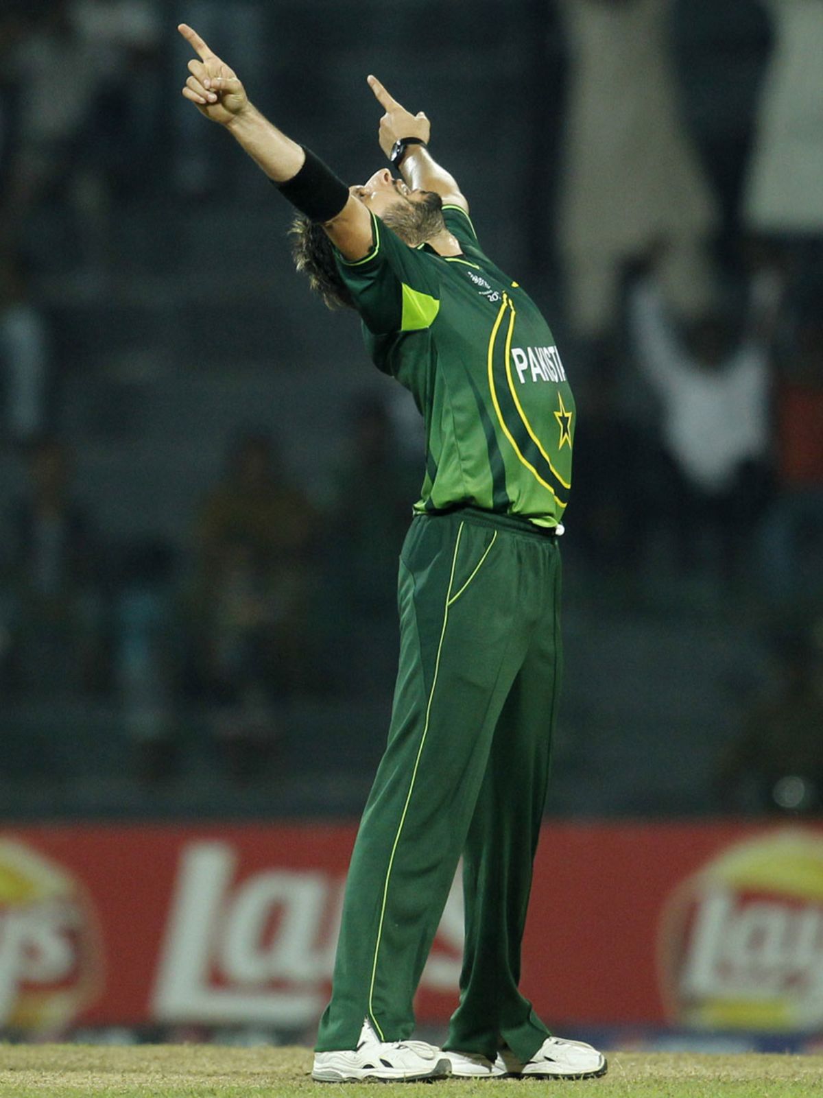 Shahid Afridi strikes a pose after castling Jimmy Hansra | ESPNcricinfo.com