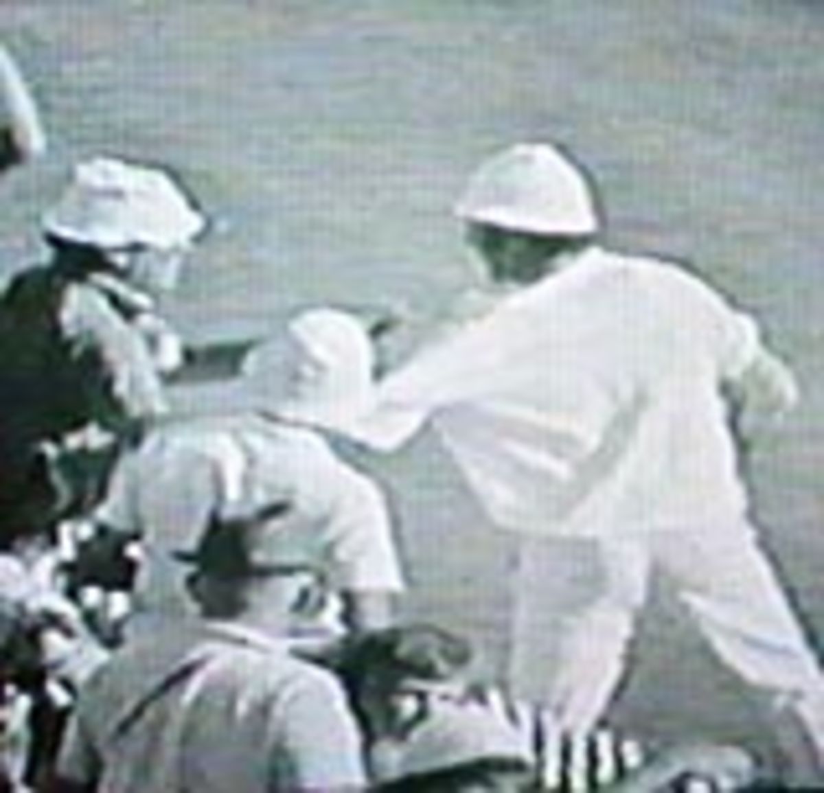 John Snow grabbed by spectator | ESPNcricinfo.com