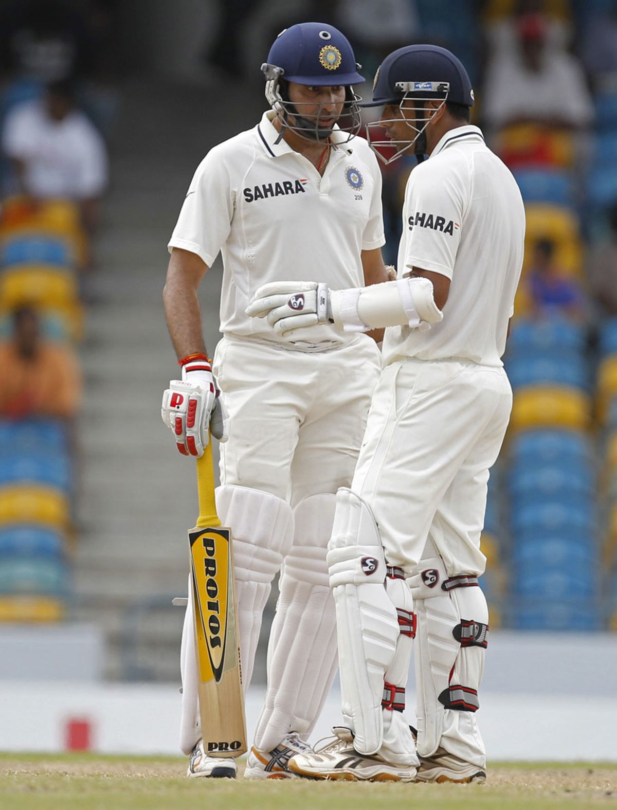 VVS Laxman and Rahul Dravid talk during their partnership ...