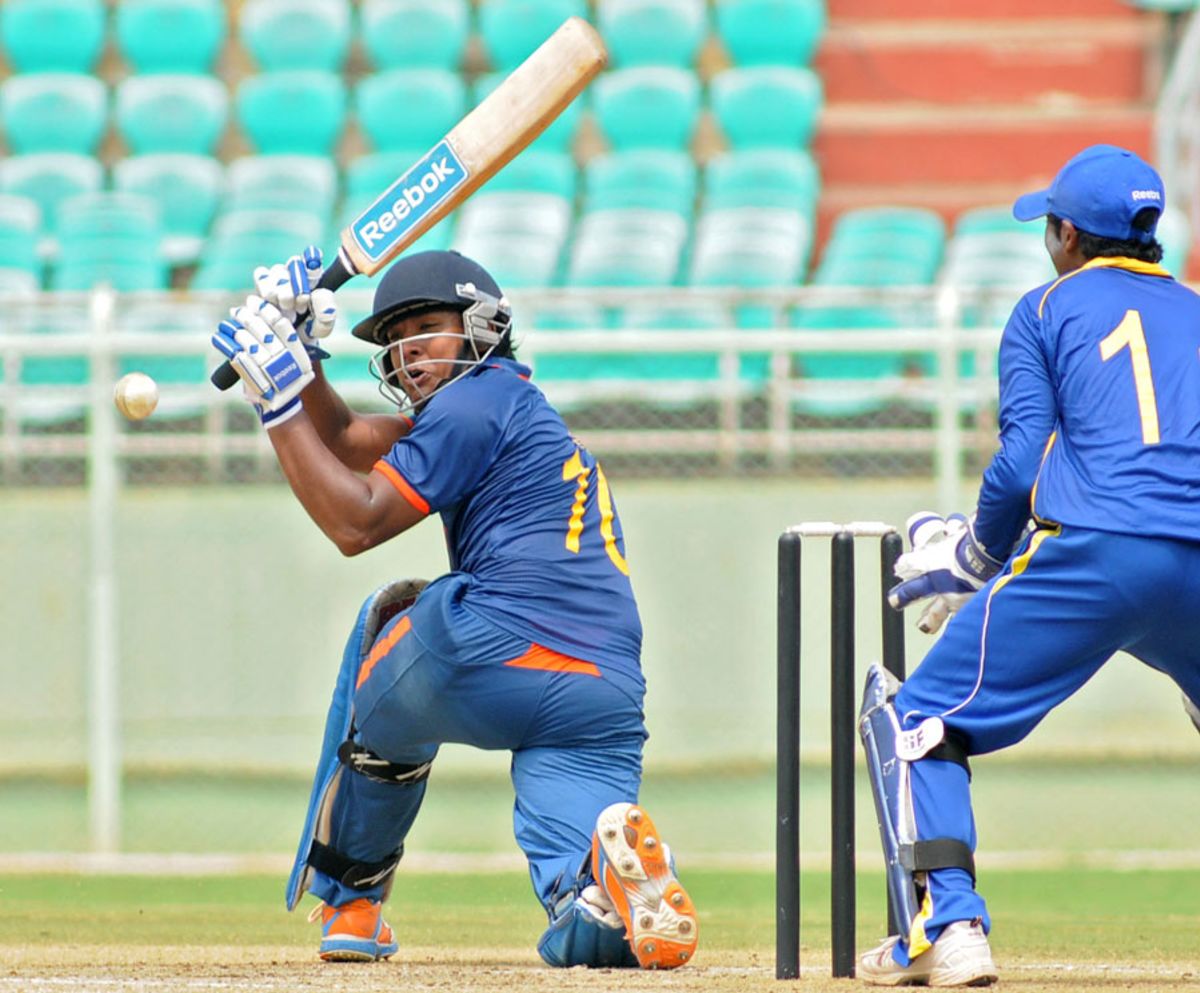 Lahiru Madushanka in his delivery stride | ESPNcricinfo.com
