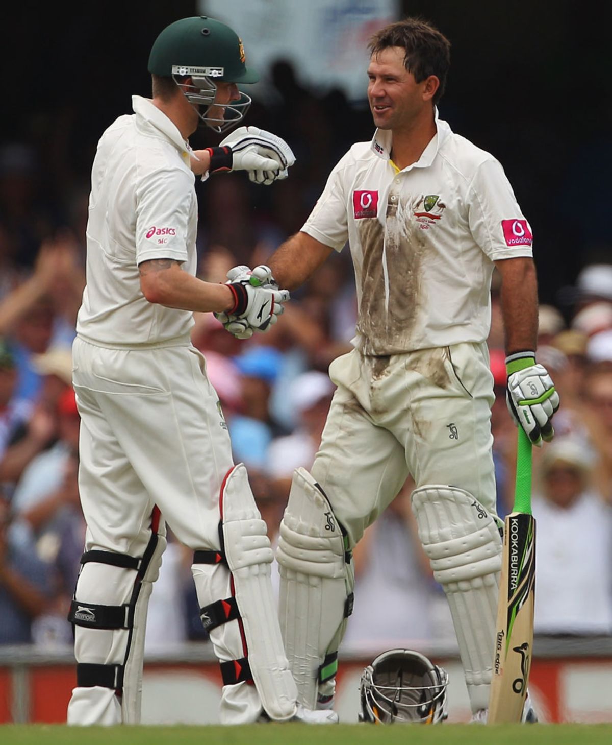 Ricky Ponting stands arms aloft after completing his 40th Test hundred ...