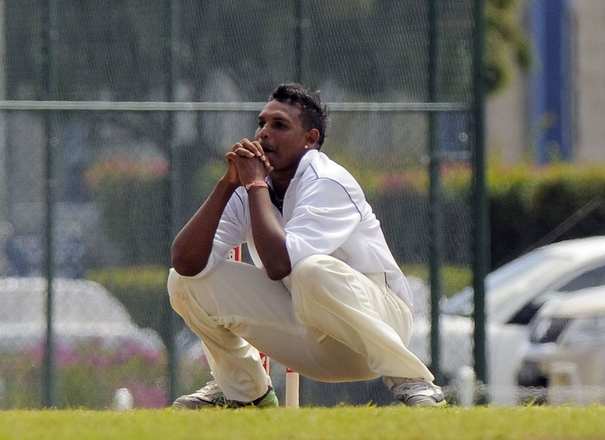 Pakistan Disabled cricketer Farhan Saeed has a bowl | ESPNcricinfo.com