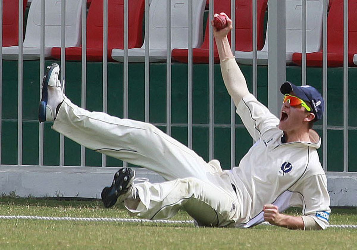 Ryan Flannigan takes a catch at the boundary | ESPNcricinfo.com
