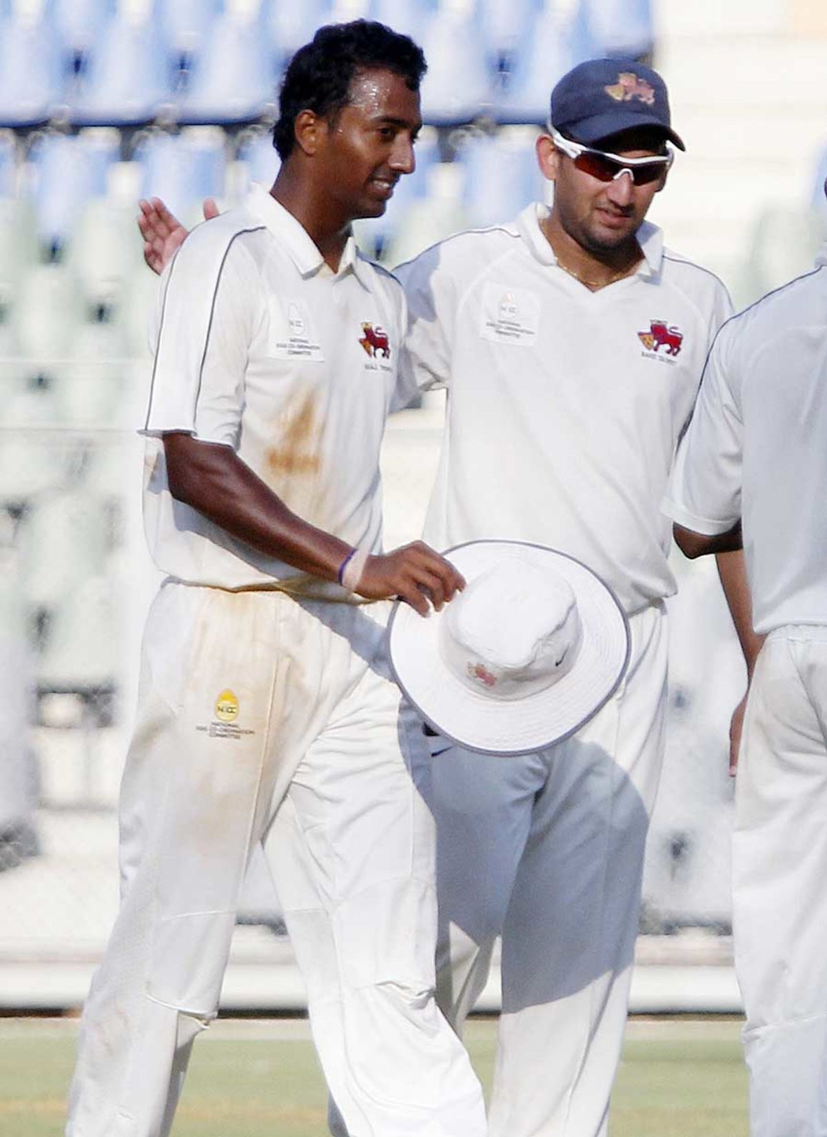Selector Vikram Rathour has a word with Harbhajan Singh | ESPNcricinfo.com