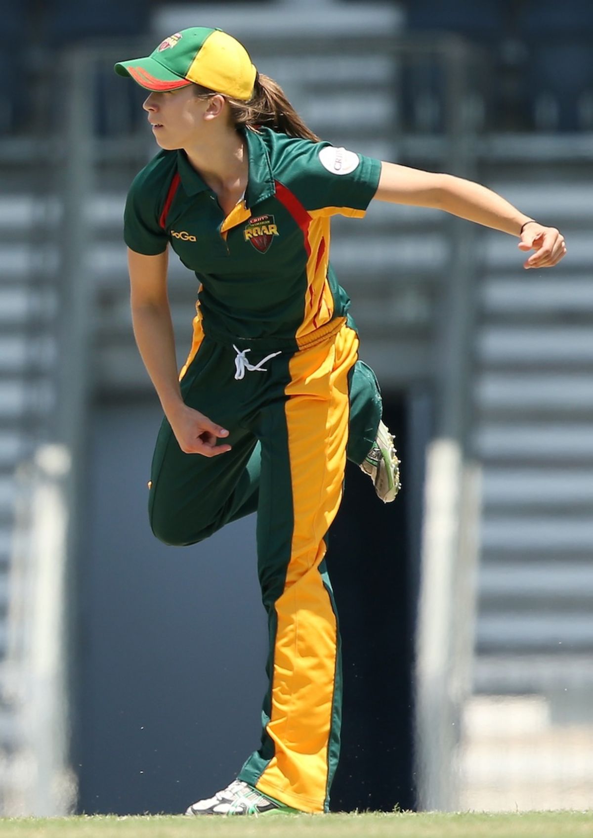 Erin Burns bowls | ESPNcricinfo.com