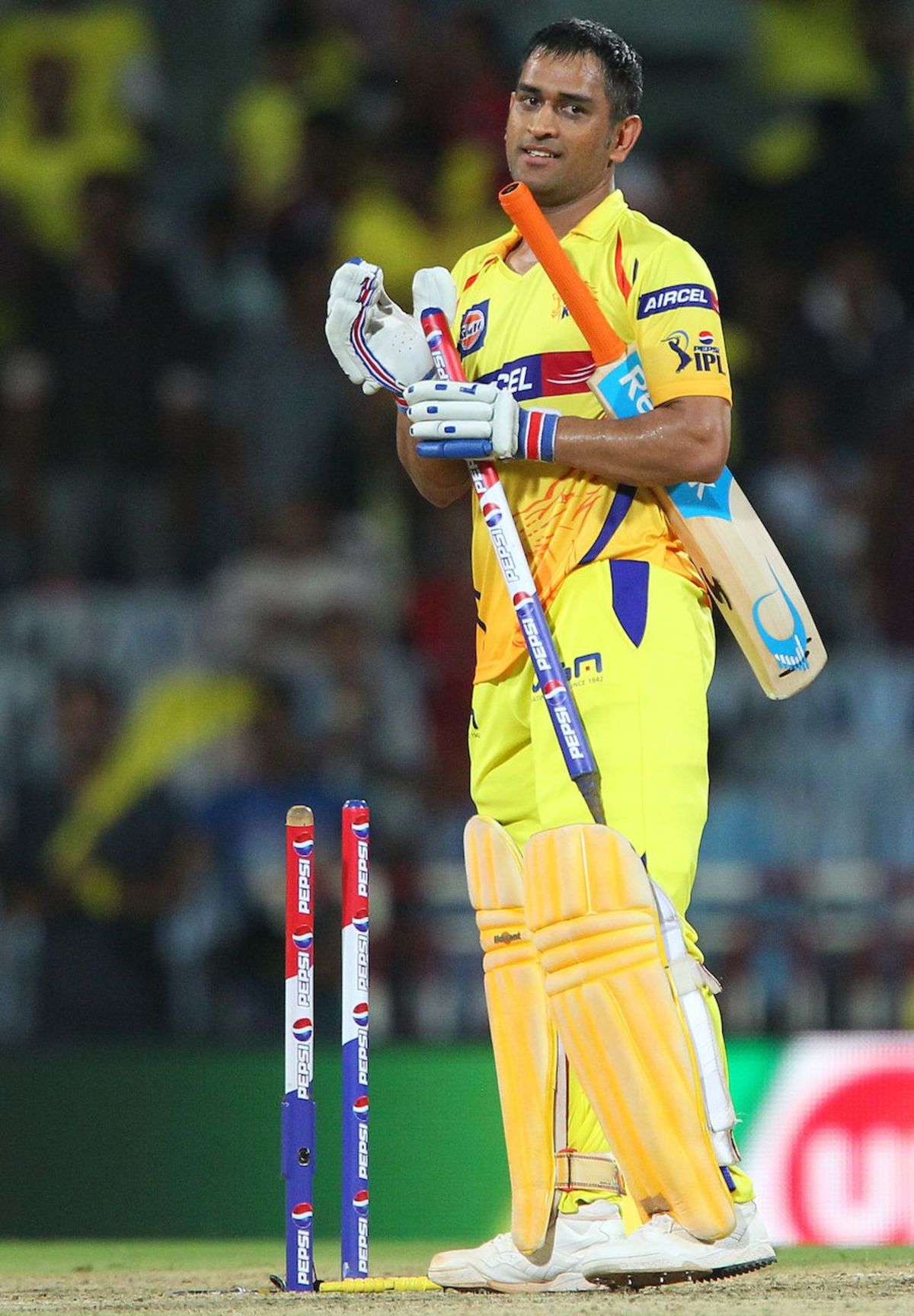 MS Dhoni takes a stump as a souvenir | ESPNcricinfo.com