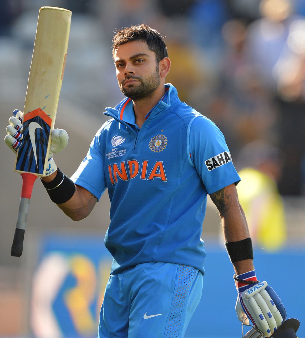 Virat Kohli Acknowledges The Applause After An Aggressive Century