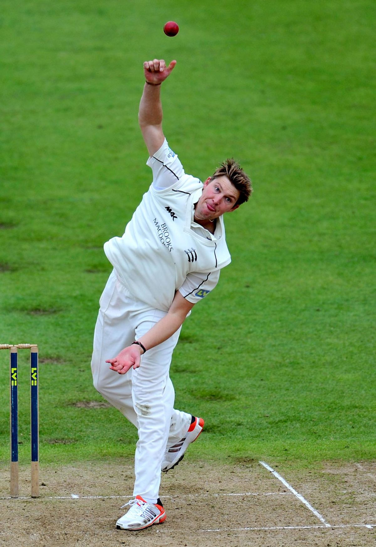 Ollie Rayner sends down some offspin | ESPNcricinfo.com