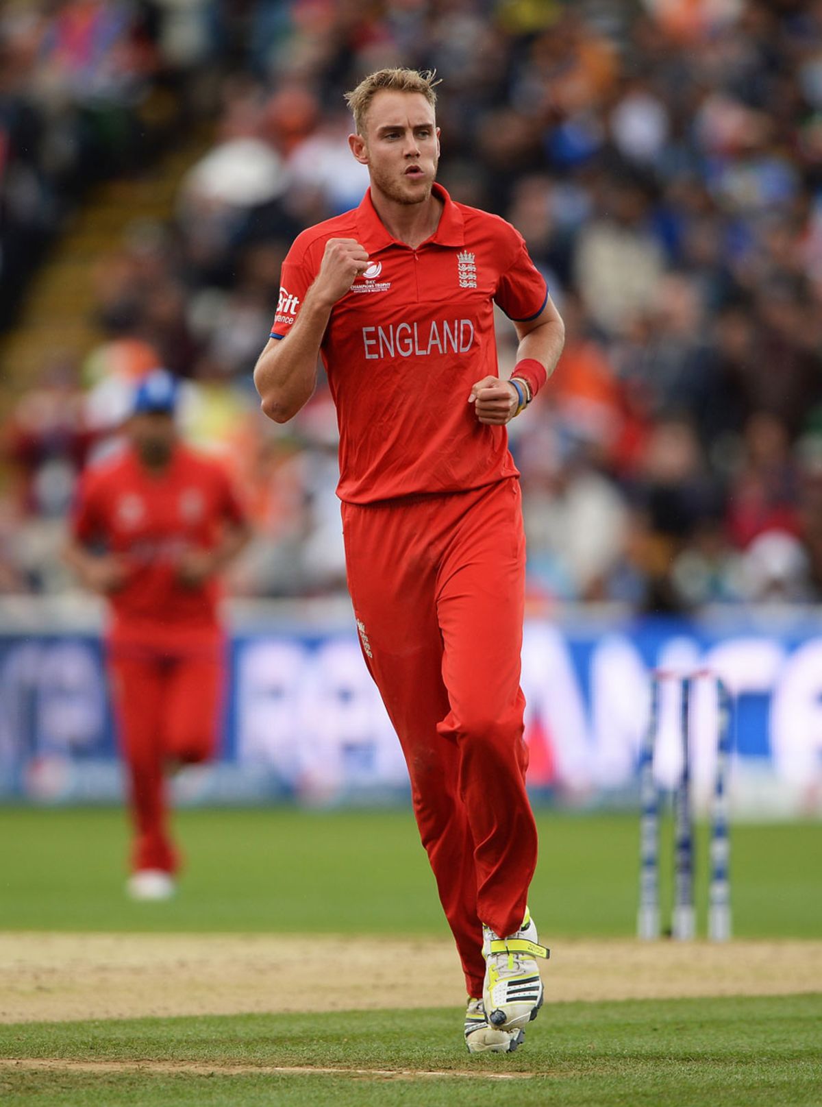 Stuart Broad heads off in the rain | ESPNcricinfo.com
