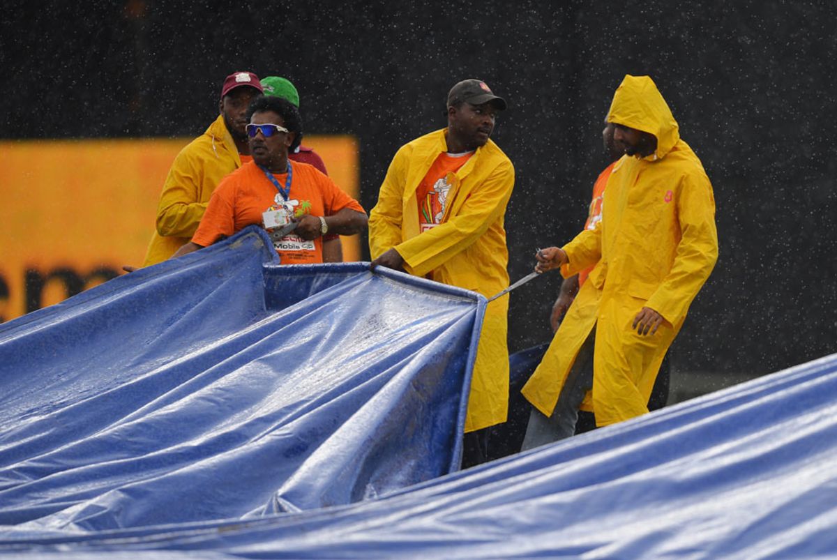 Groundstaff pull the covers onto the field | ESPNcricinfo.com