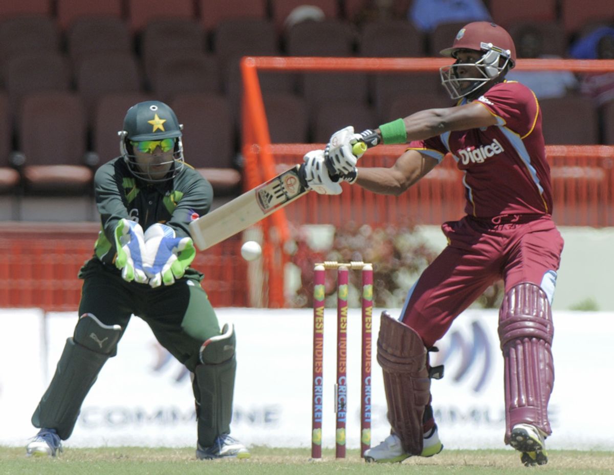 Dwayne Bravo pulls on one leg | ESPNcricinfo.com Dwayne Bravo pulls on one leg | ESPNcricinfo.com