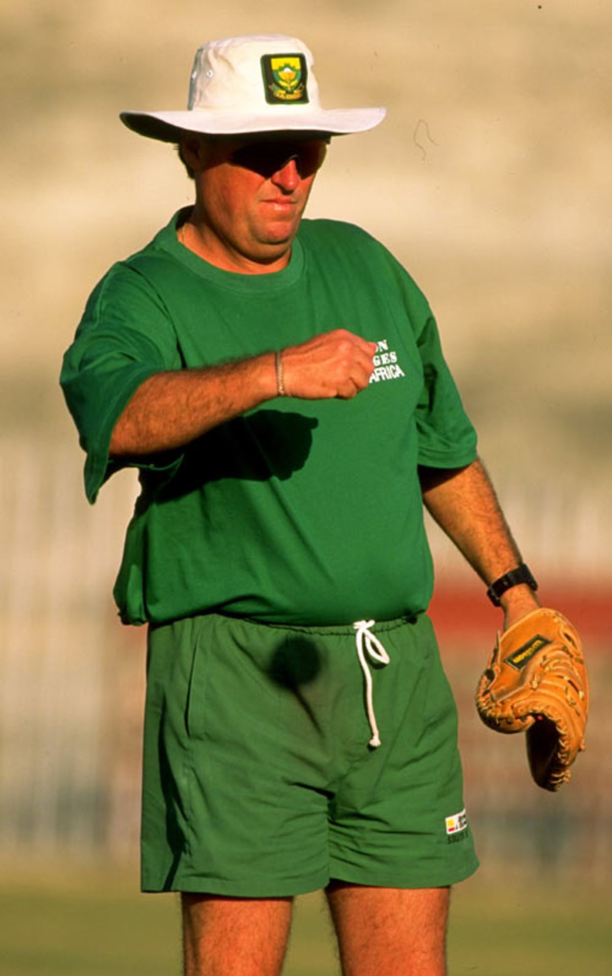 Bob Woolmer conducts a coaching session with South Africa ...