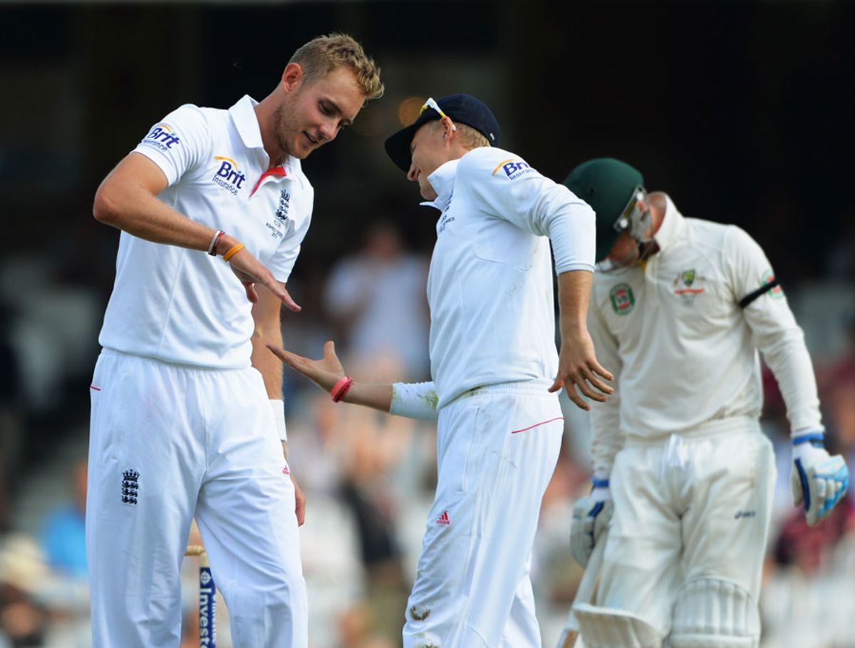 Stuart Broad gets a handshake from Joe Root | ESPNcricinfo.com