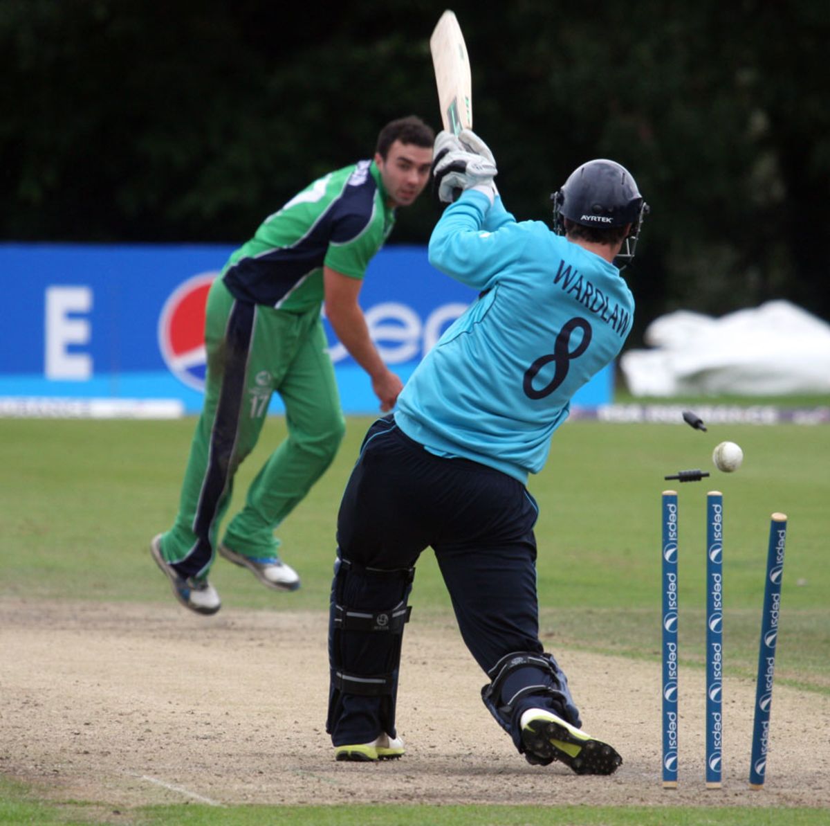 Stuart Thompson castles Iain Wardlaw's stumps | ESPNcricinfo.com