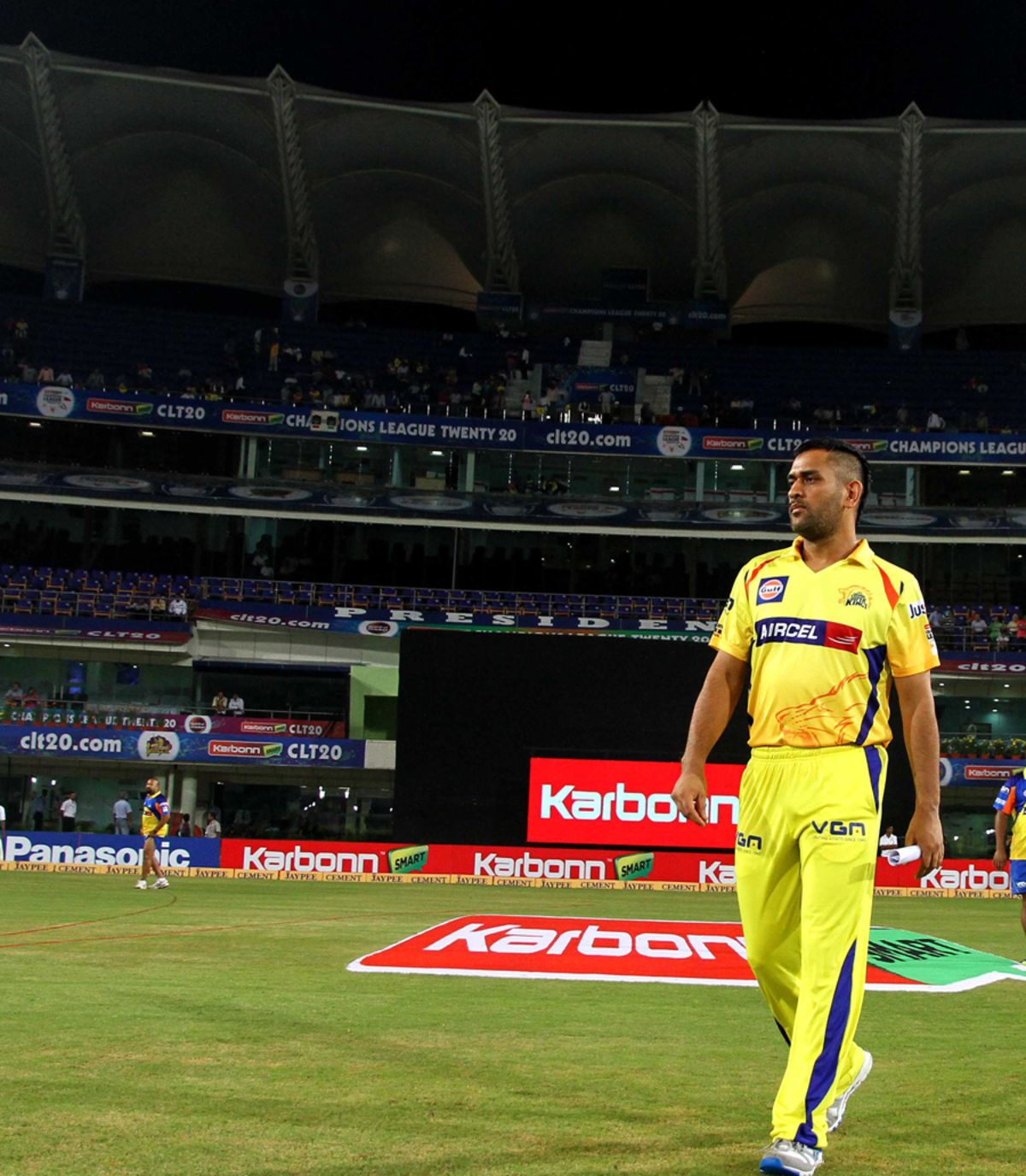 MS Dhoni shows off his new hairdo | ESPNcricinfo.com