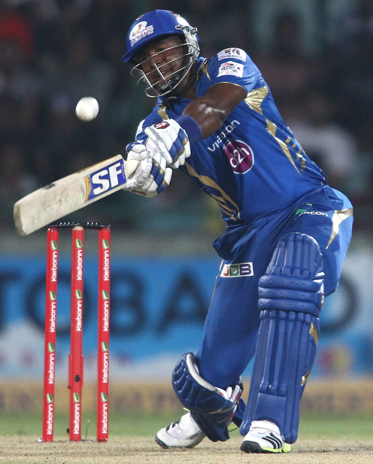 Dwayne Smith attacks off the front foot | ESPNcricinfo.com