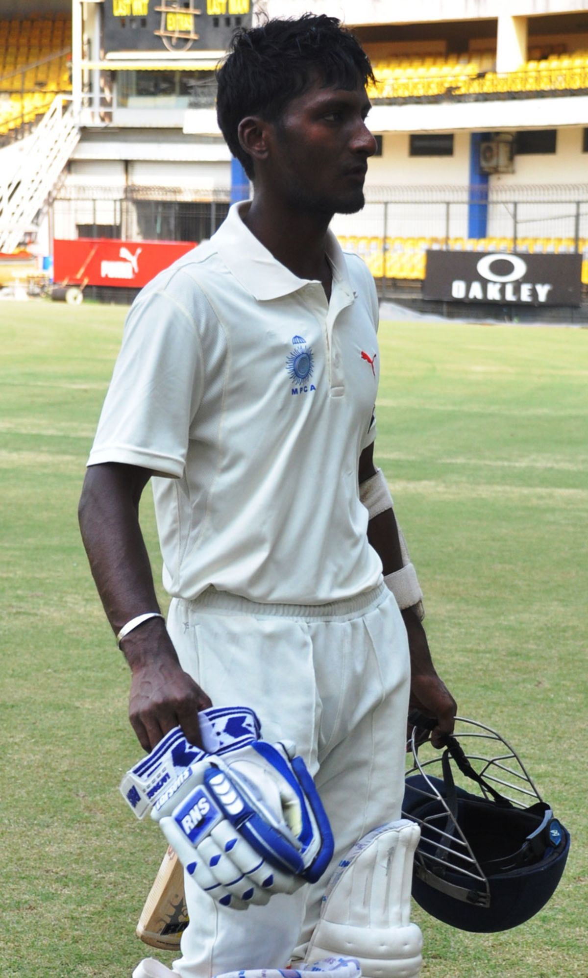 Doug Bollinger ends up in a heap | ESPNcricinfo.com