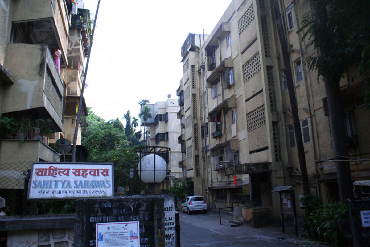 The Sahitya Sahawas colony in Bandra East, where Sachin Tendulkar lived ...