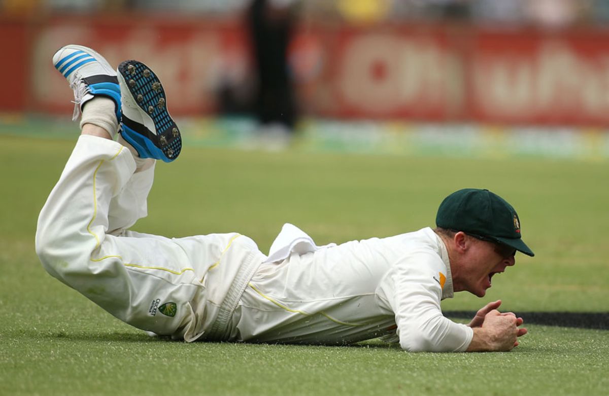 Chris Rogers took a stunning diving catch | ESPNcricinfo.com