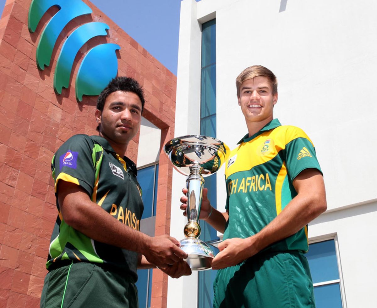Sami Aslam and Aiden Markram with the trophy | ESPNcricinfo.com