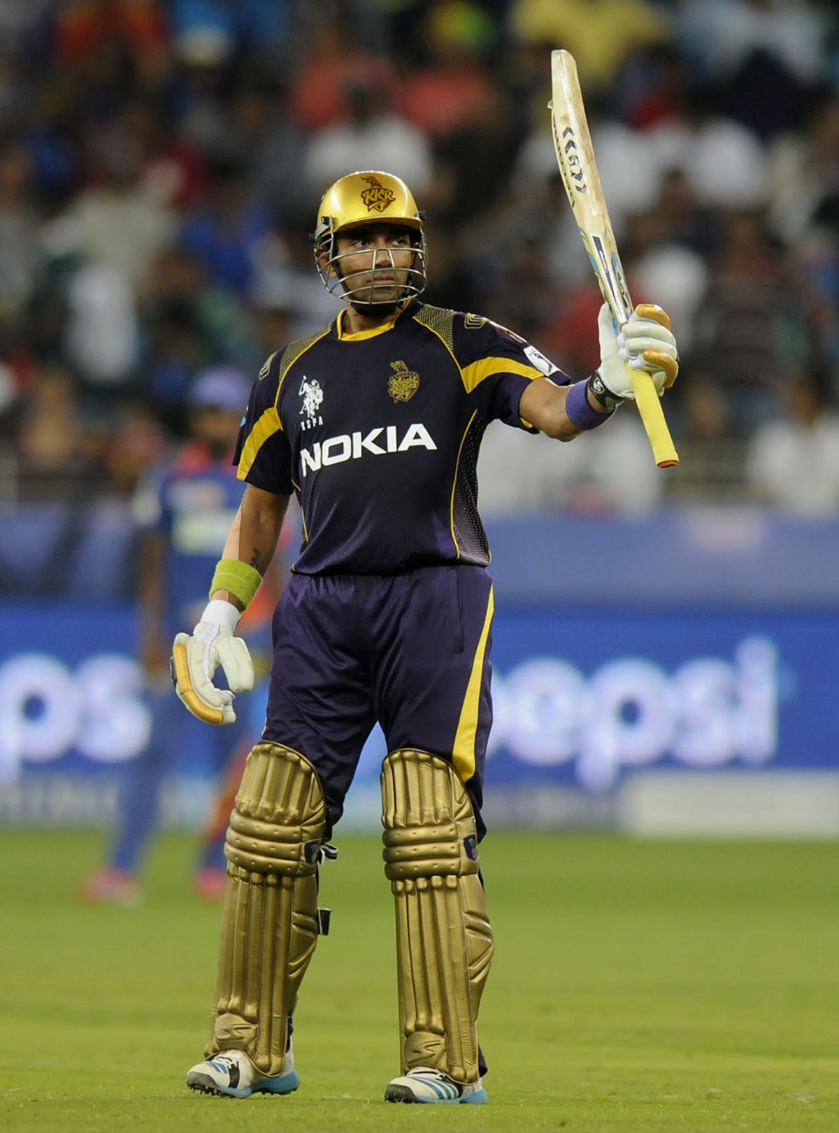Robin Uthappa raises the bat after reaching his fifty | ESPNcricinfo.com