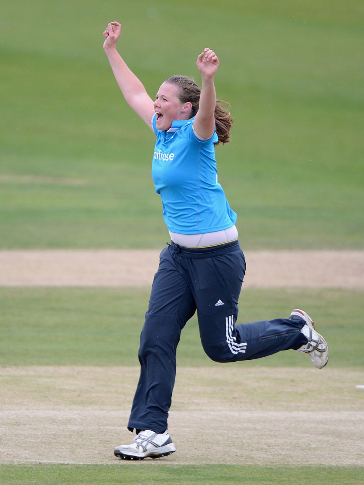 Anya Shrubsole made early breakthroughs for England | ESPNcricinfo.com