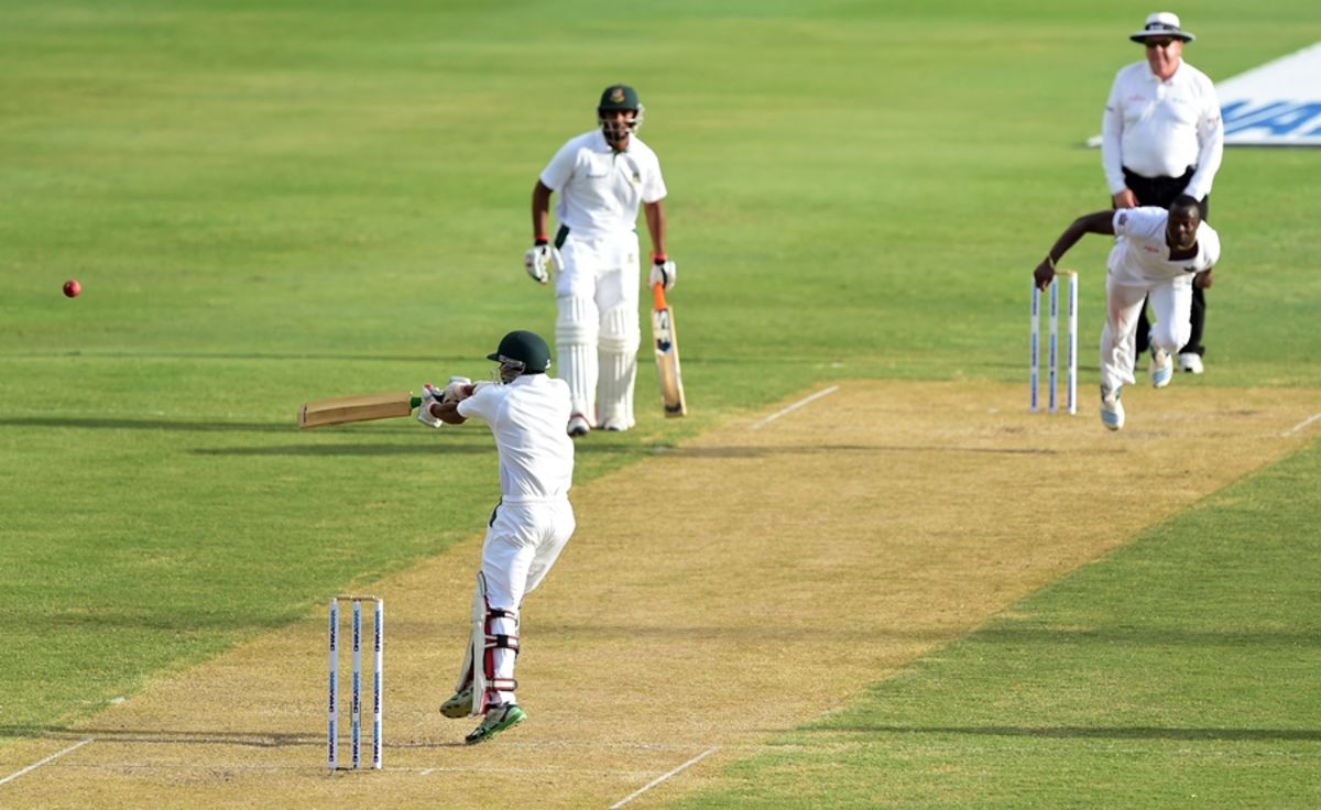 Shivnarine Chanderpaul takes a single | ESPNcricinfo.com Shivnarine Chanderpaul takes a single | ESPNcricinfo.com