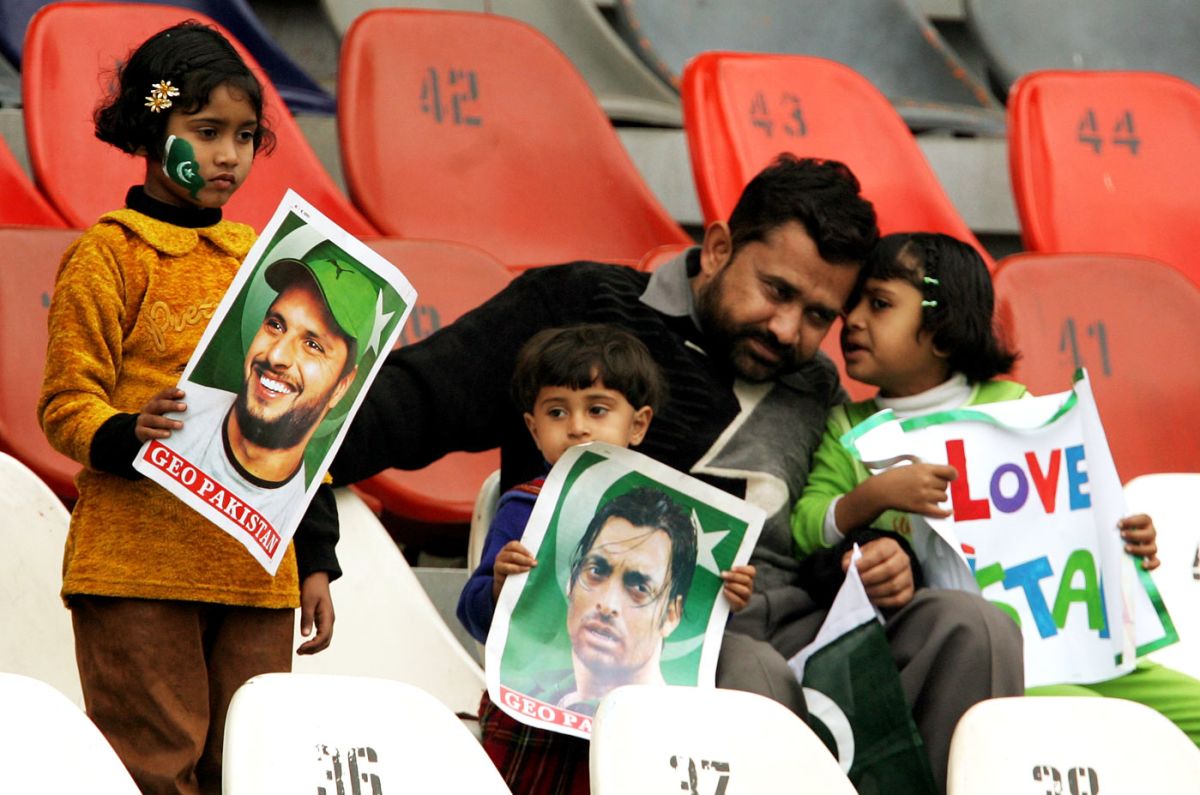 Daniel Doran is mobbed by his team-mates | ESPNcricinfo.com