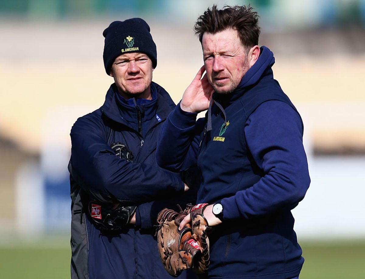Robert Croft (right) chats with Toby Radford | ESPNcricinfo.com