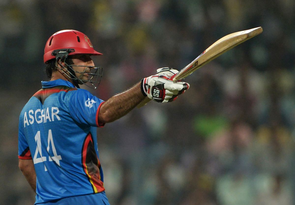 Tillakaratne Dilshan plays his trademark scoop shot | ESPNcricinfo.com