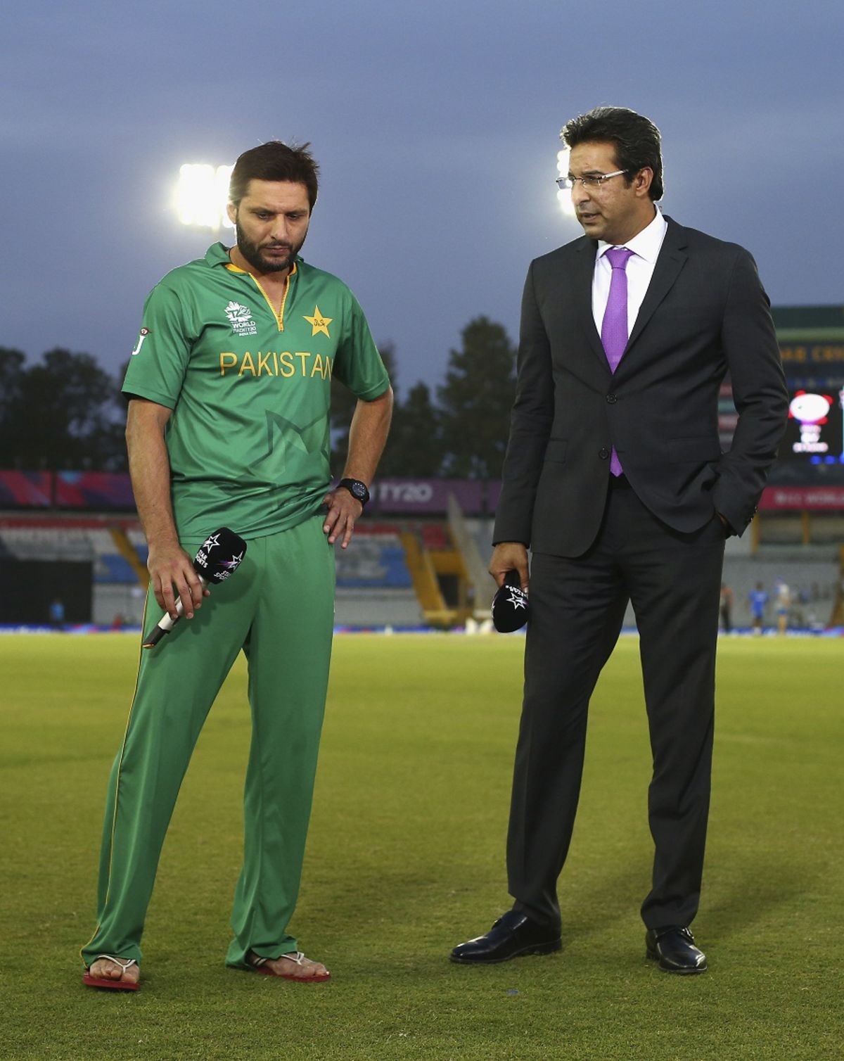 Shahid Afridi has chat with Wasim Akram after Pakistan's loss ...