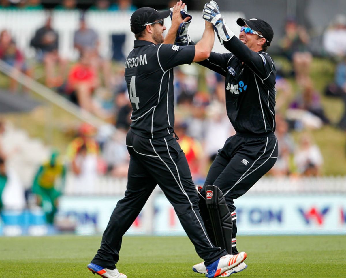Luke Ronchi high fives Neil Broom after a sensational catch to dismiss Imrul Kayes ...