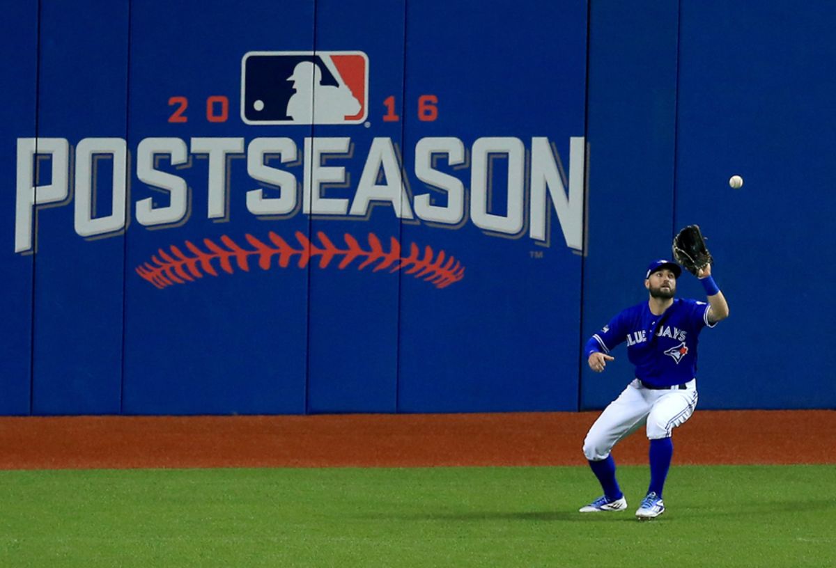 A baseball fielder takes a catch | ESPNcricinfo.com