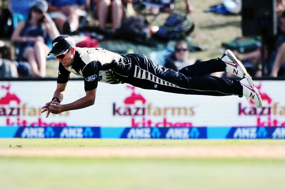 Tom Blundell prepares to collect the ball | ESPNcricinfo.com